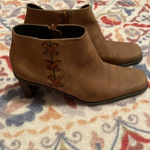 Etienne Aigner | Shoes | Etienne Aigner Western Style Tan Saddle ...